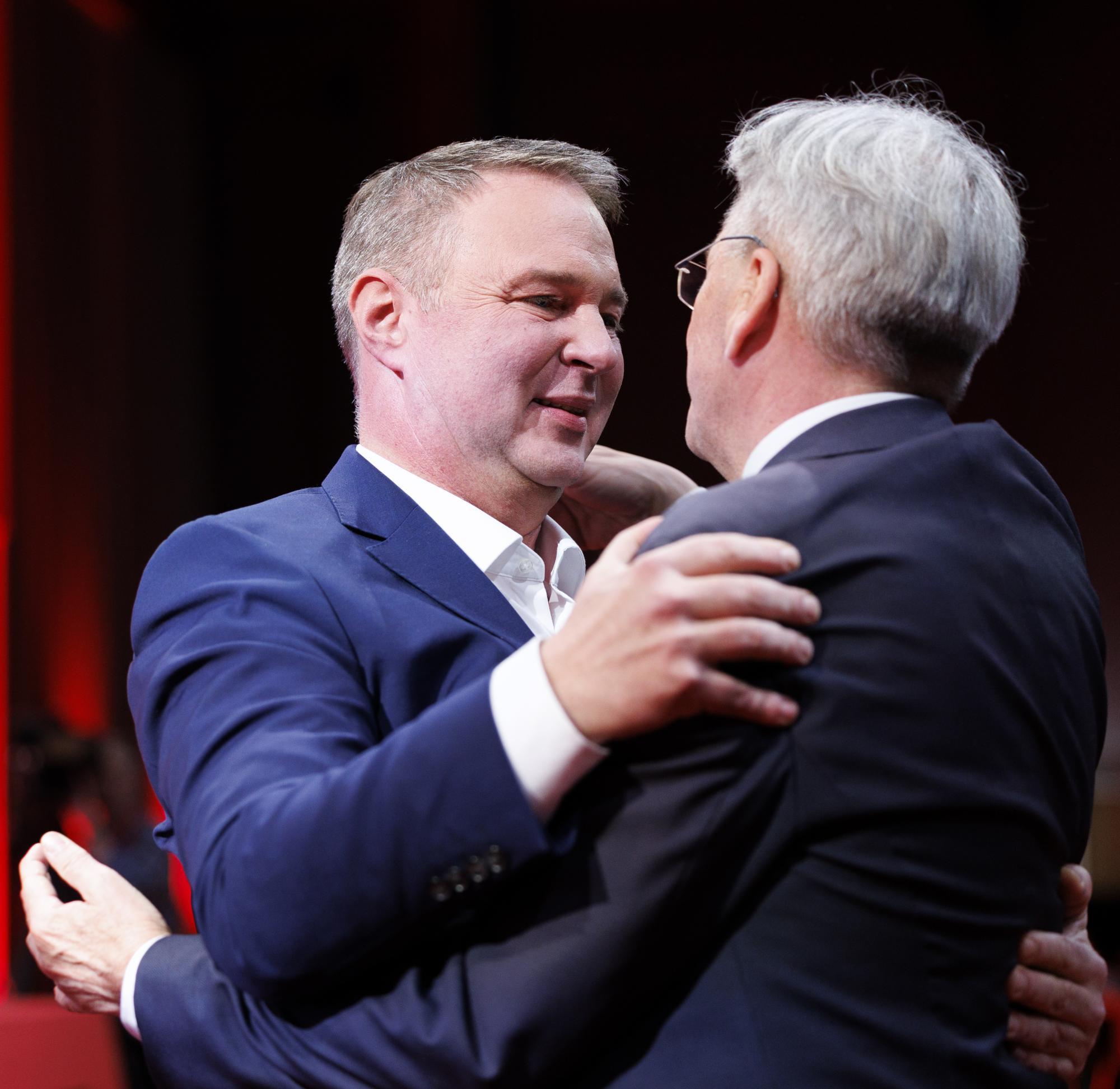 Babler mit 81,5% gewählt: Wie die SPÖ die eigenen Reihen ordnen will