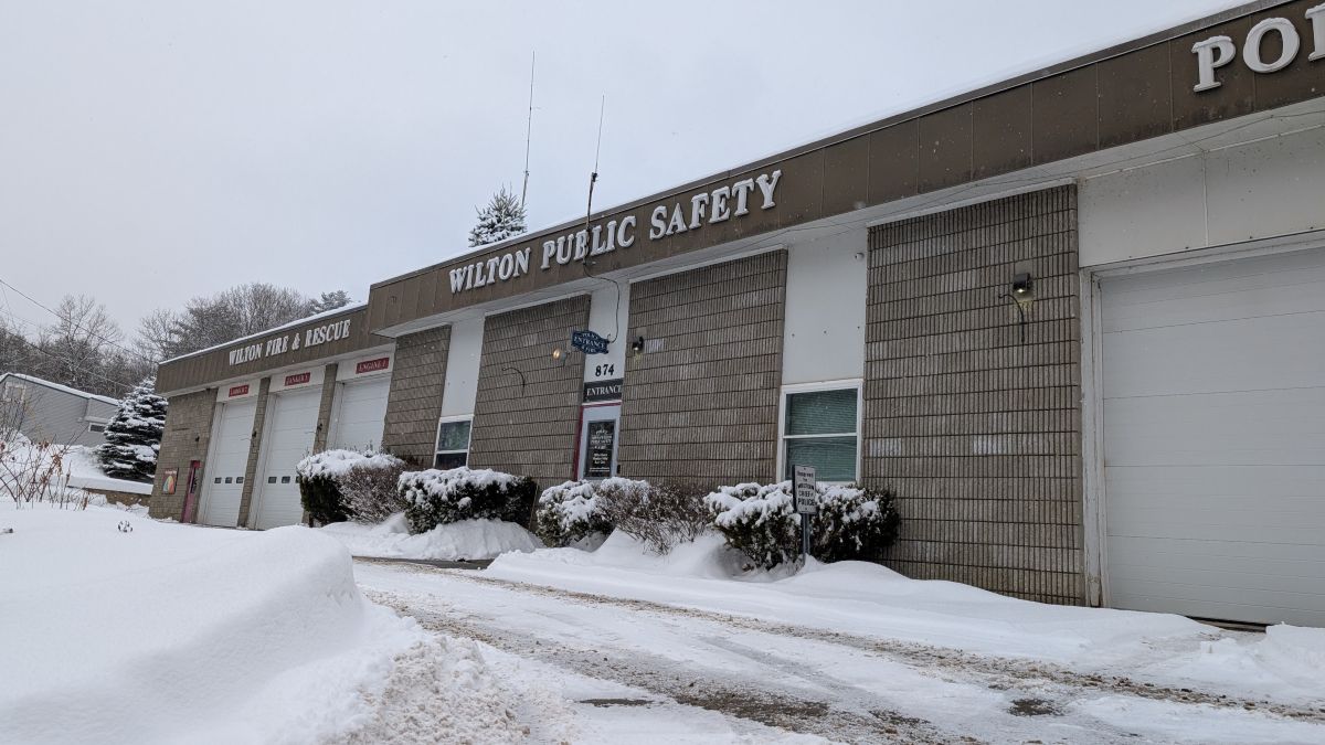 Straw poll of Wilton voters favors Wilton-Jay police merger