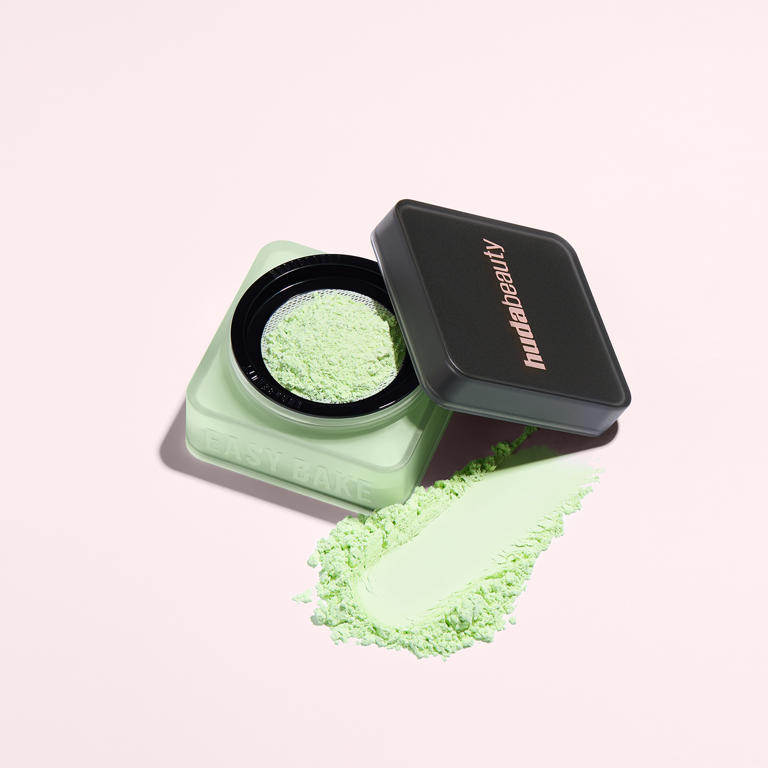 I tested the new green Huda Beauty loose powder – is it a fave or a flop?