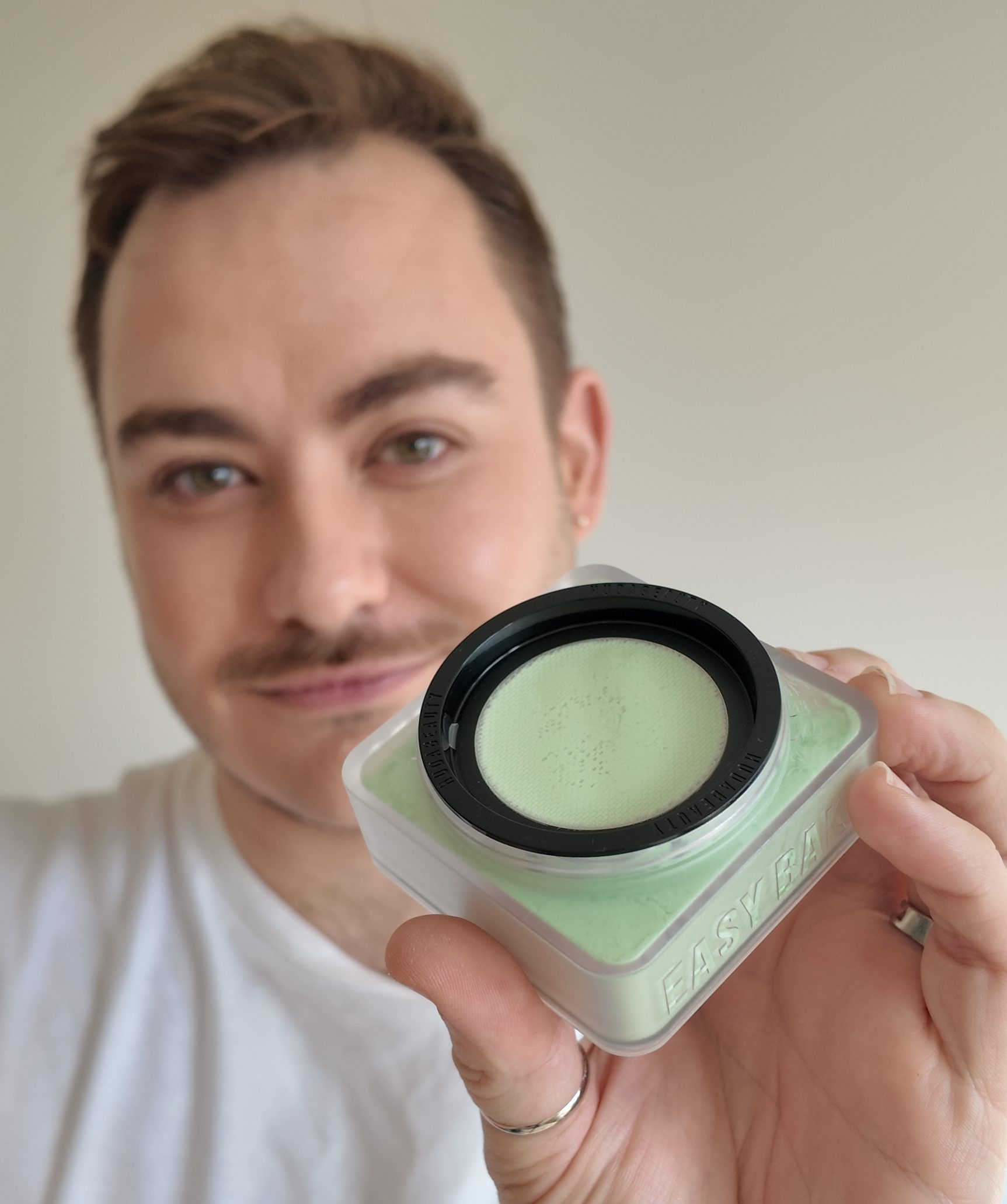 I tested the new green Huda Beauty loose powder – is it a fave or a flop?