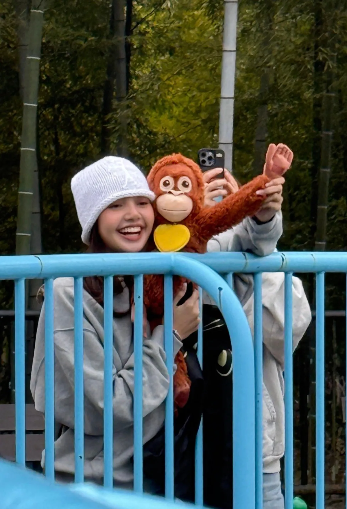 Lisa, cantante de Blackpink, visitó a Punch el monito el monito en el ...