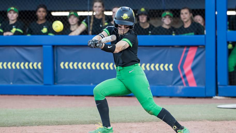 Jones slaps 2-out, 2-run single to complete comeback win over Hornets