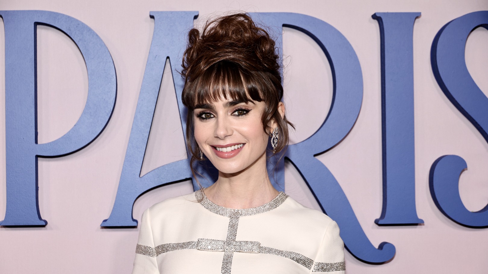 Emily in Paris-actrice Lily Collins krijgt na drie jaar gestolen ...