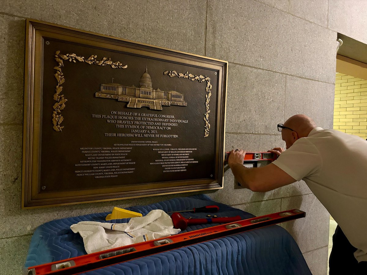 Jan 6 plaque honoring police who defended the Capitol finally installed ...
