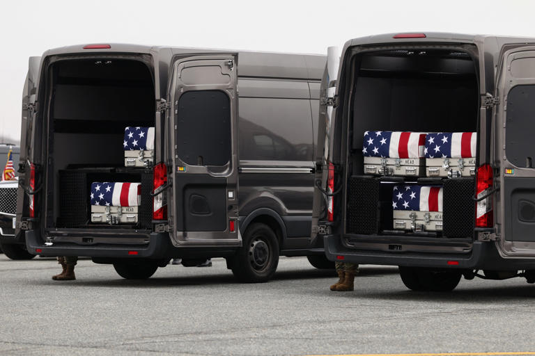 Trump, Iowa leaders attend as soldiers killed in Iran war return to US