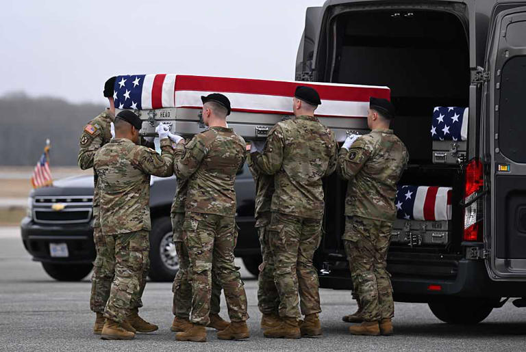 Bodies of 6 slain Army Reserve soldiers, including 2 Iowans, return to US