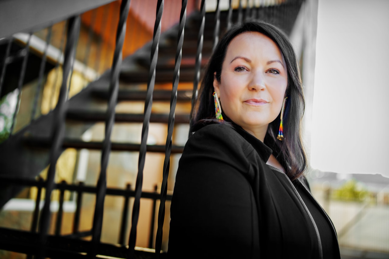 Cryptic emails and no strings attached. How MacKenzie Scott gives away ...