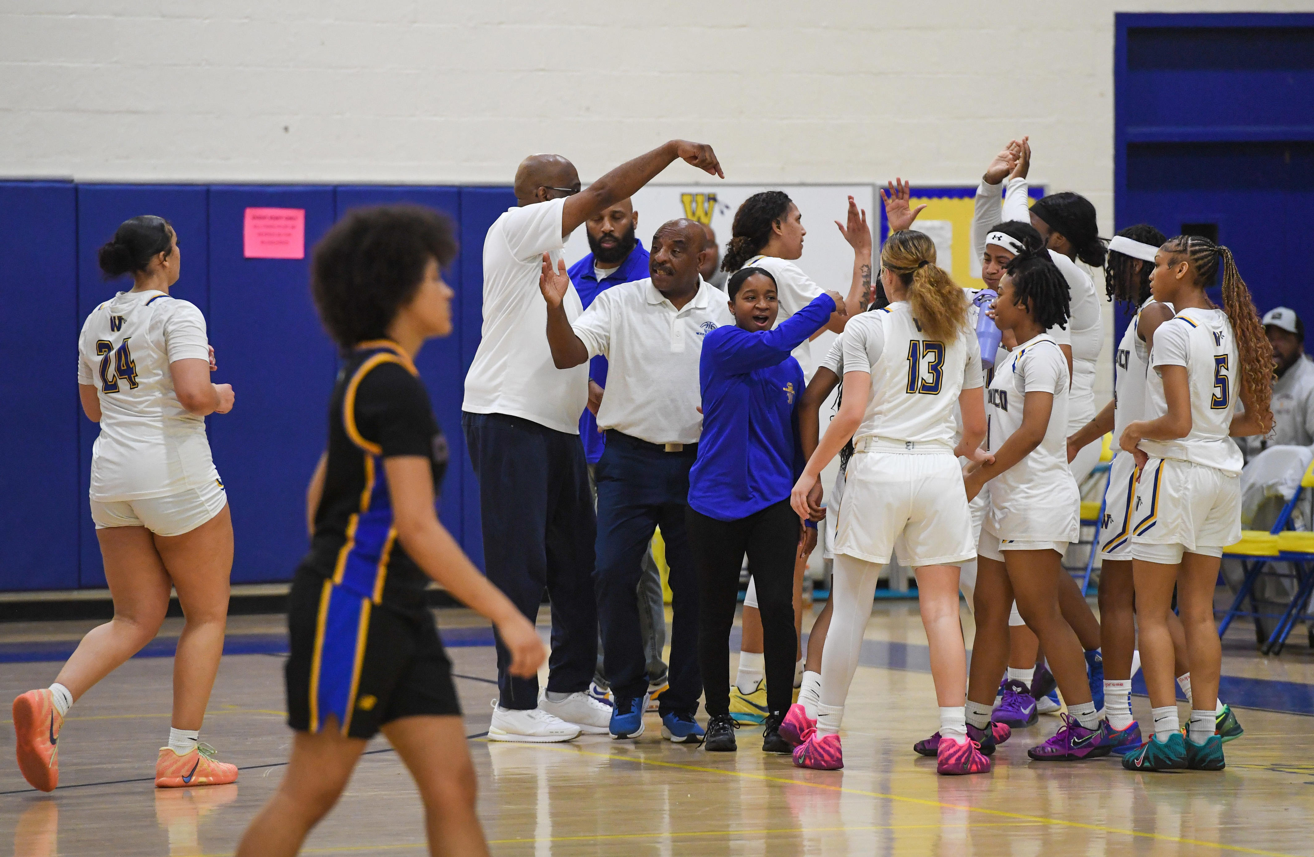 Manchester Valley defeats Wi-Hi in girls basketball state semifinals