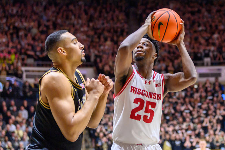 Wisconsin uses record-breaking 18 3-pointers to beat No. 15 Purdue 97 ...
