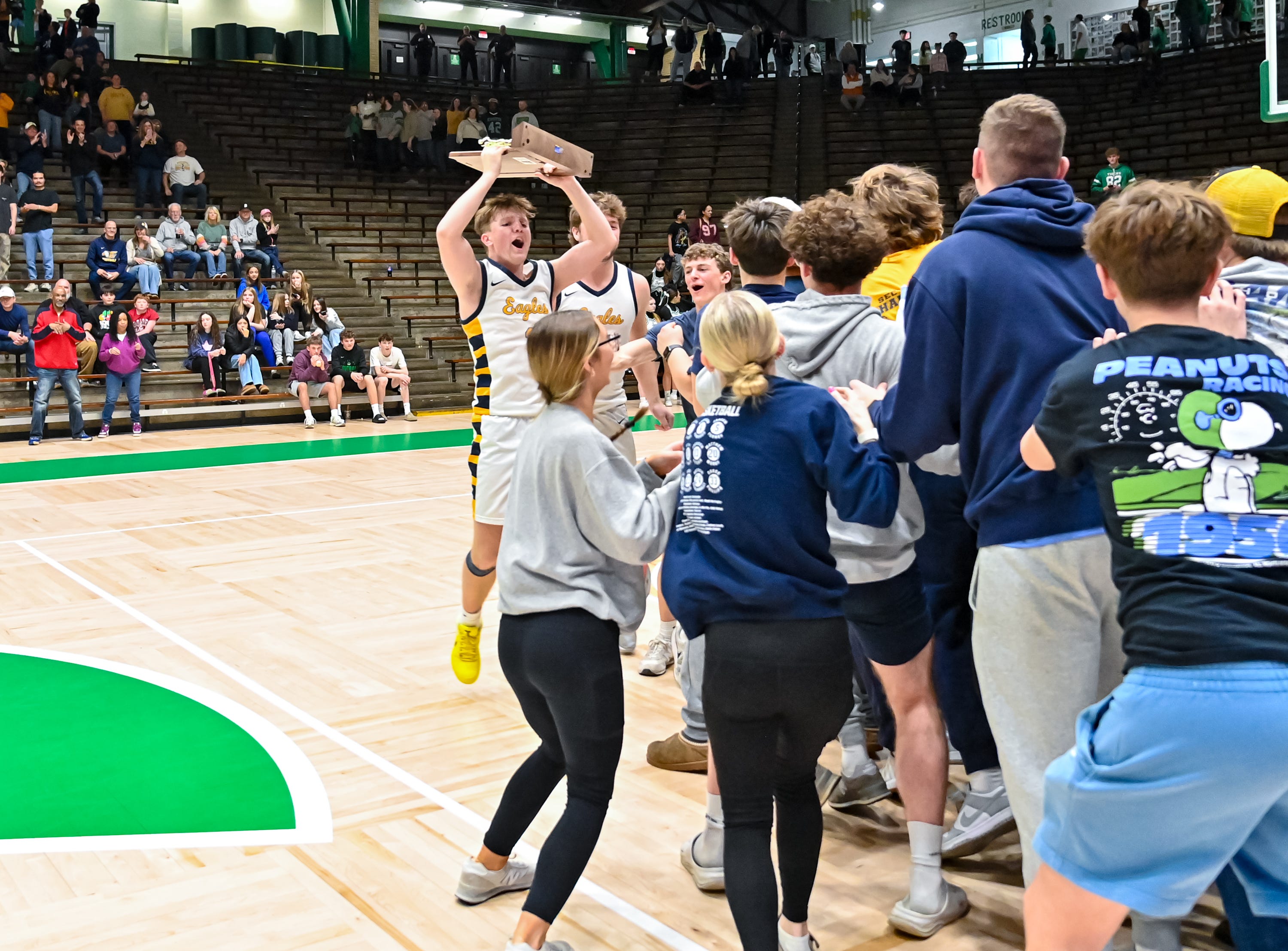 Lucas Bragg leads Delta boys basketball to fourth straight sectional title