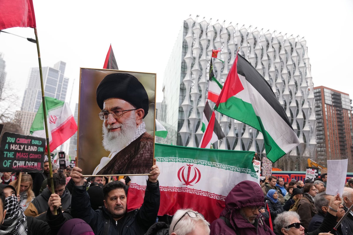 Thousands protest at US embassy in London calling for end to strikes on ...