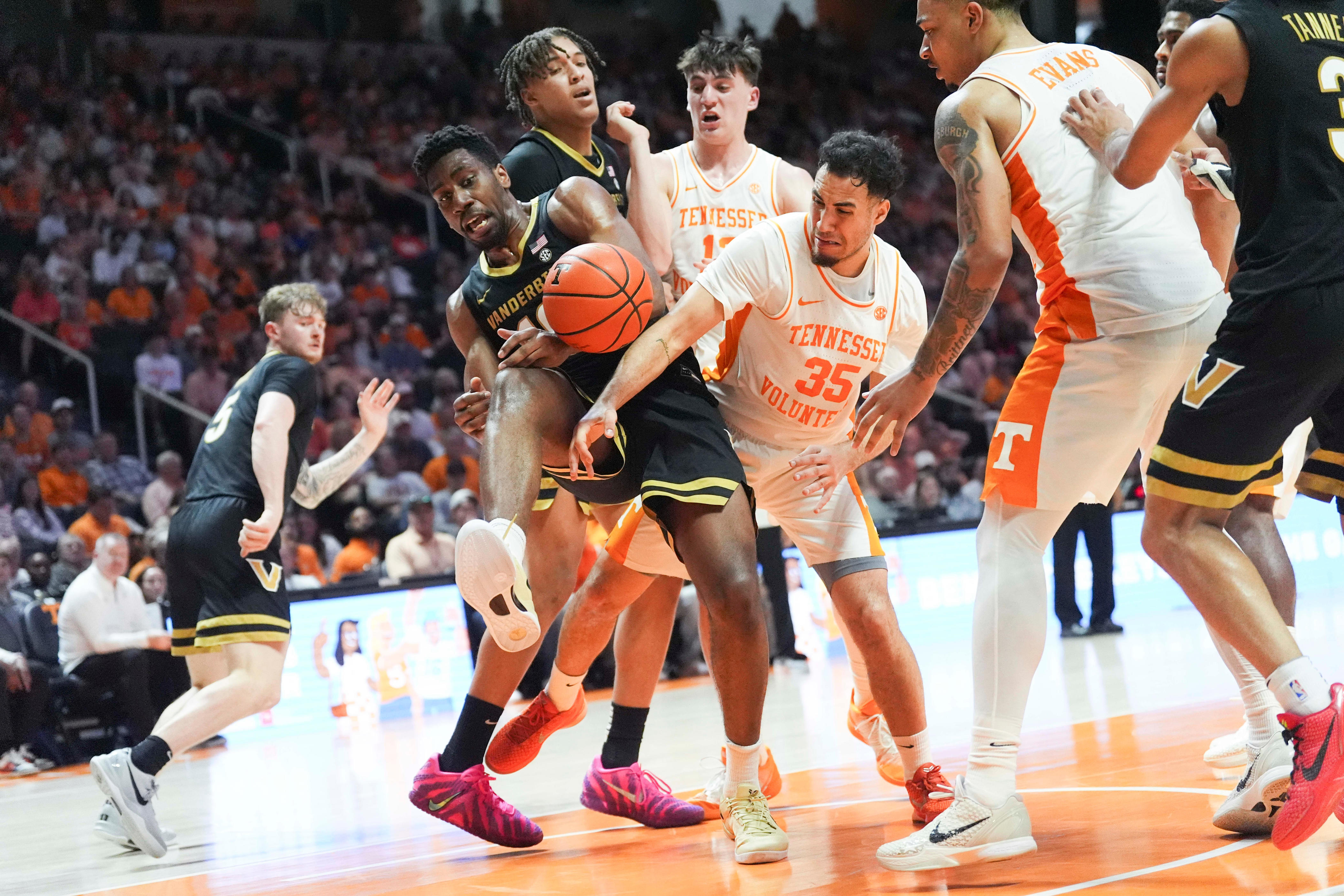 Tennessee basketball heads to Philadelphia for March Madness. How to go