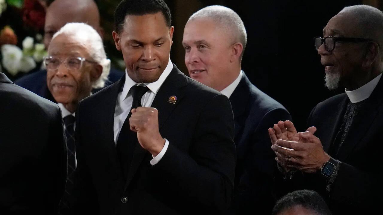 Family and friends of Rev. Jesse Jackson gather for final farewell in ...