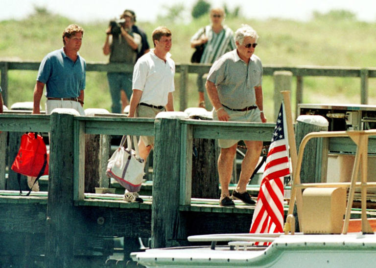 JFK Jr.'s plane crash & death: What went wrong?