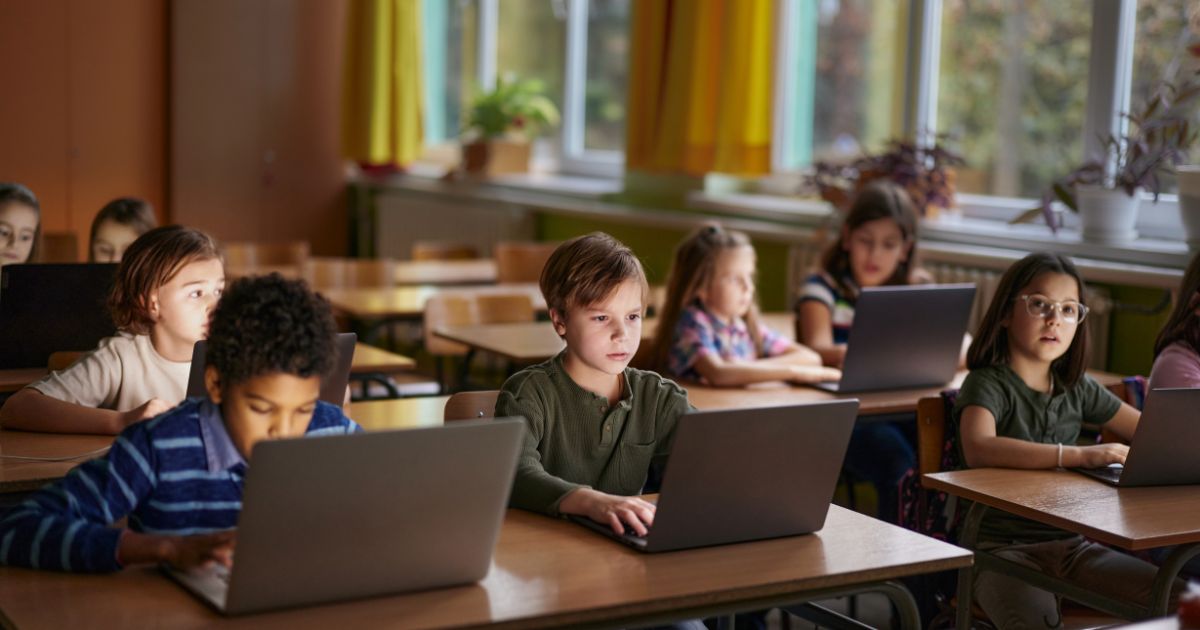 Brutal numbers: Schools spent $30 billion on laptops and they seem to ...