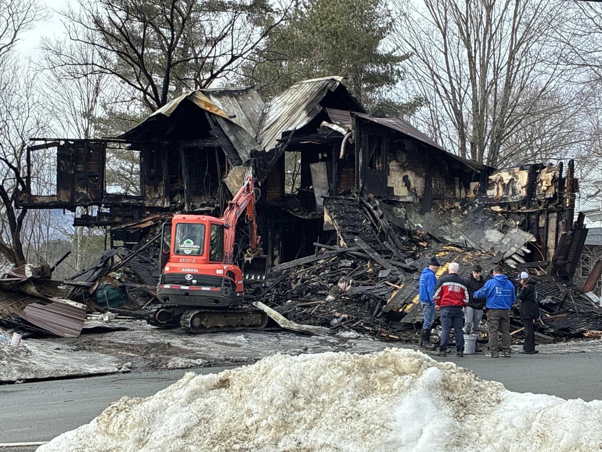 Firefighter falls through the floor of a home while battling fire ...