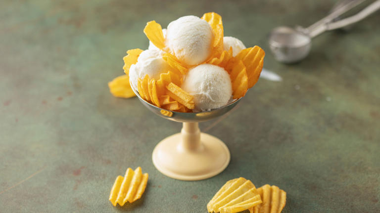 The specific way Emeril Lagasse eats potato chips