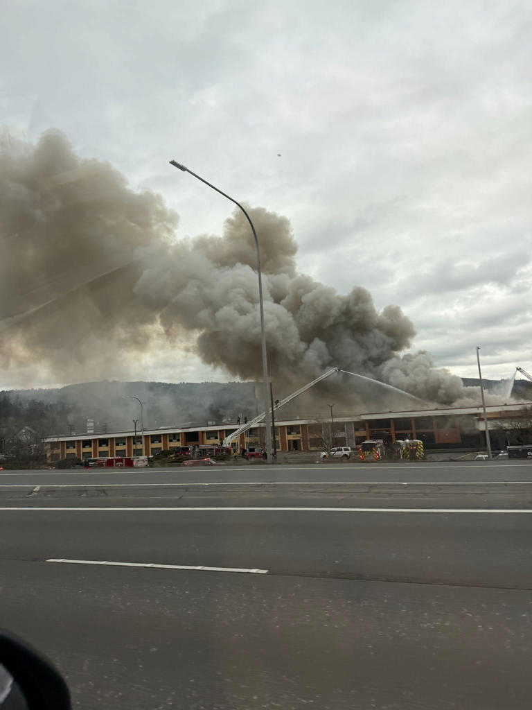Fire tears through Red Lion Hotel in Kelso