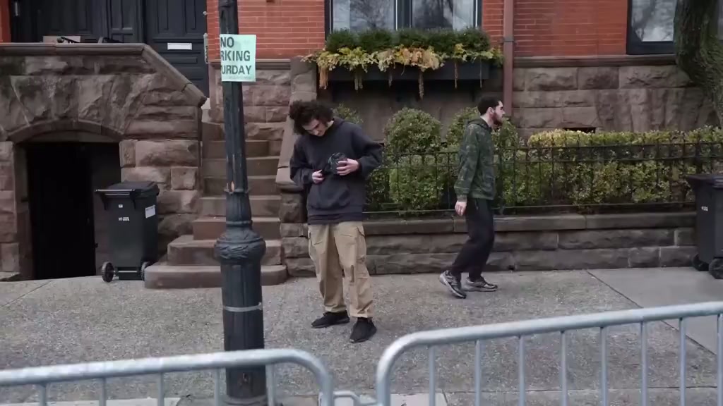 Man arrested after throwing 'nail bombs' near NYC mayor's home