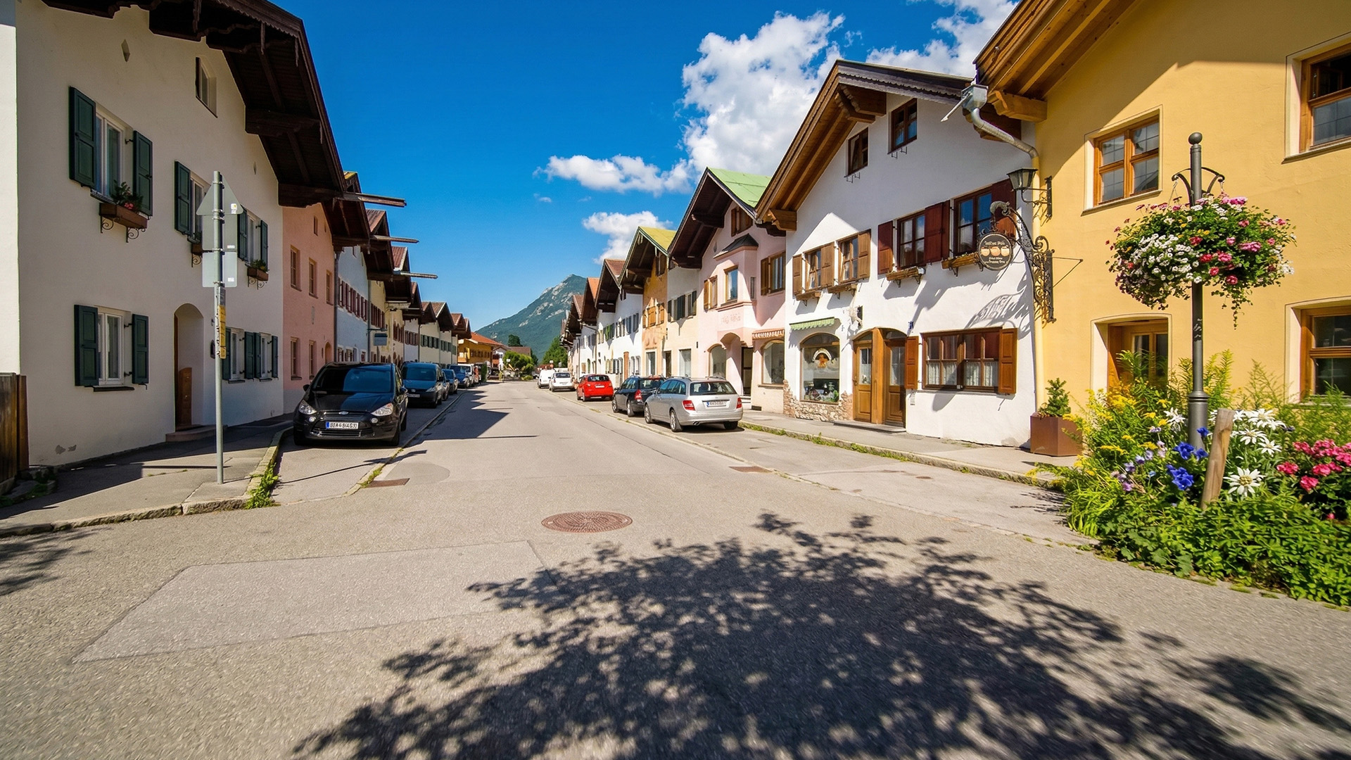 Mittenwald Germany Lüftlmalerei art village in the Alps (4K)