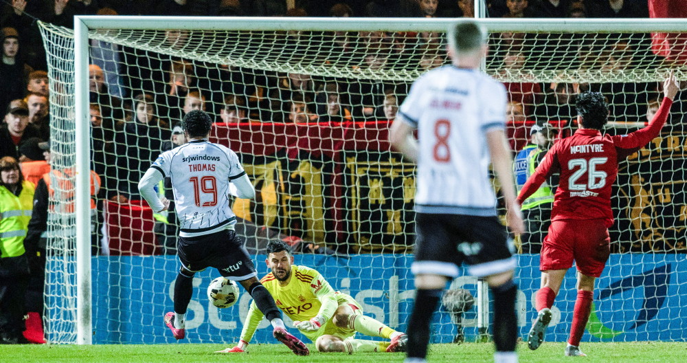Former Hibs boss sparks unthinkable relegation concerns at rival as ...