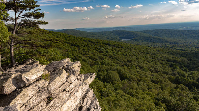 Sandwiched between Baltimore and Pittsburgh is Maryland's scenic state ...