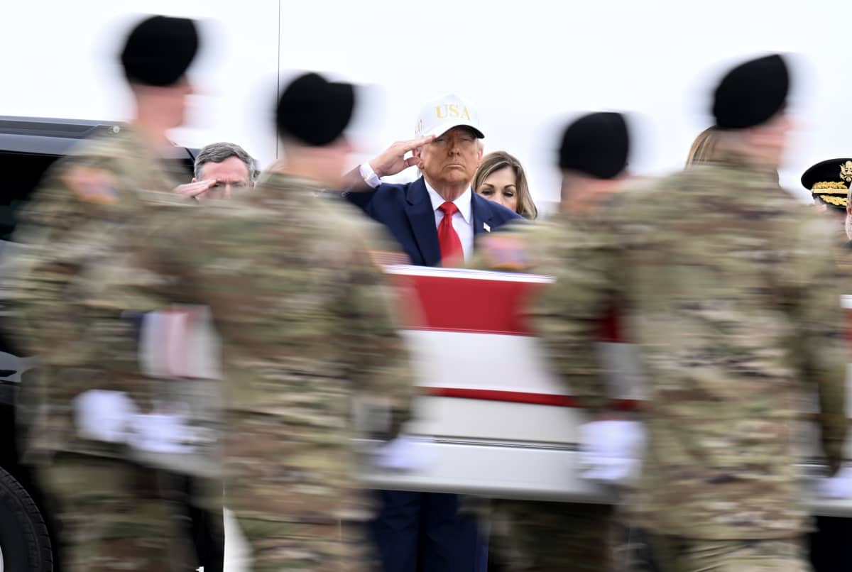Trump and Melania attend transfer for six US troops killed in Kuwait ...