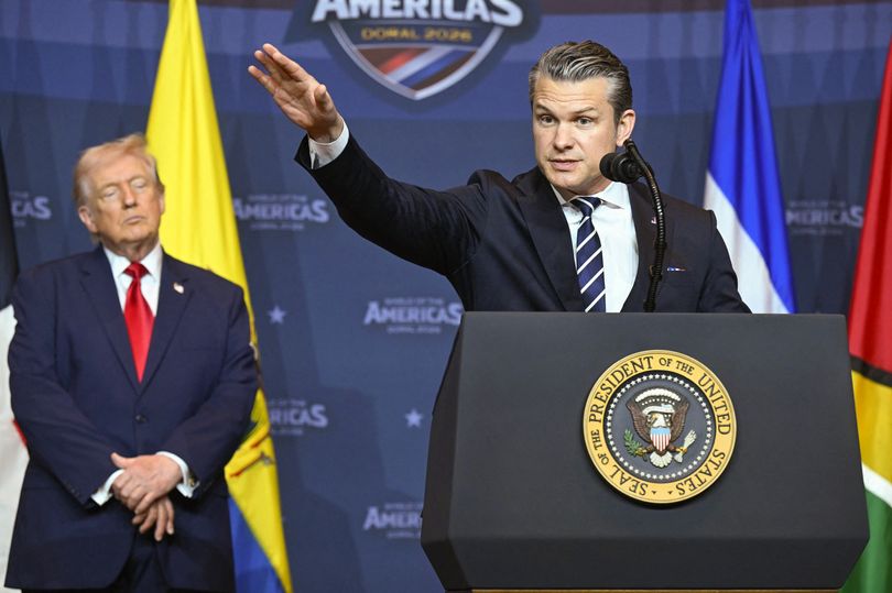 Pete Hegseth embarrassingly declares 'I only speak American' to room ...