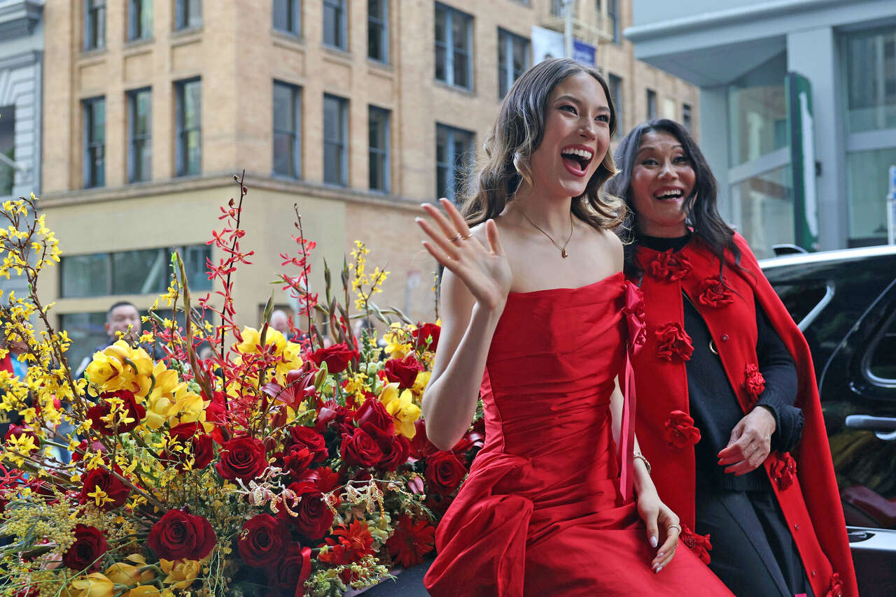 Polarizing Olympian Eileen Gu basks in sheer acceptance at SF Chinese ...