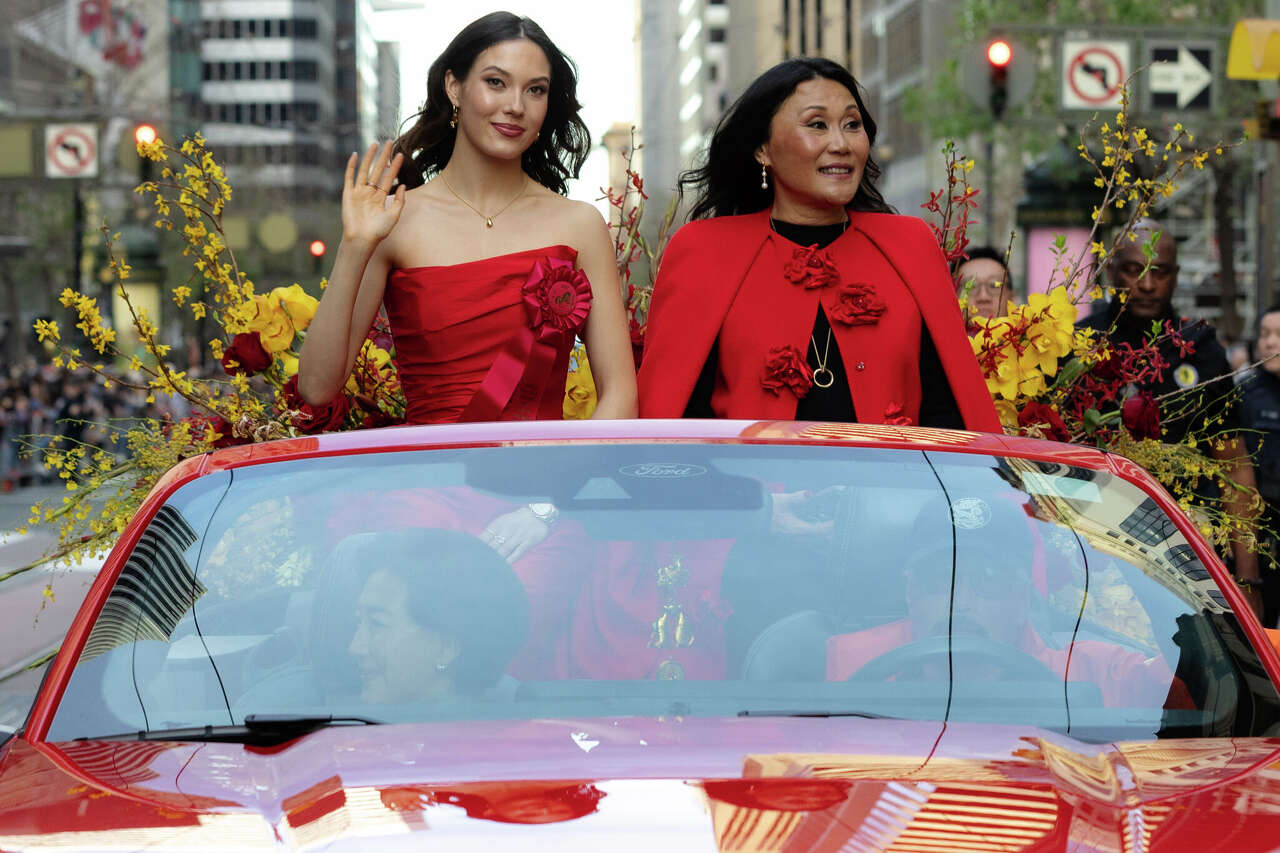 Polarizing Olympian Eileen Gu basks in sheer acceptance at SF Chinese ...