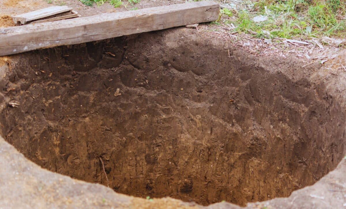 Discovered after 700 years, archaeologists found a massive pit in ...