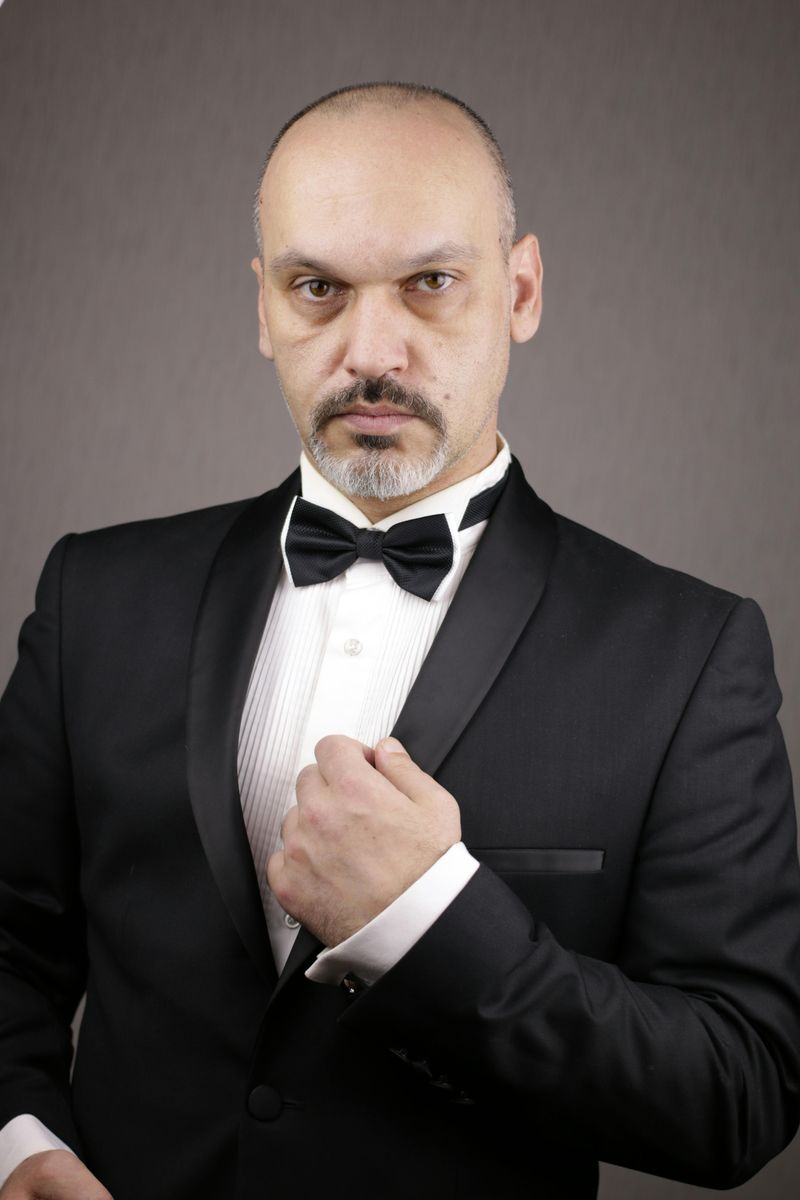 13 undeniable signs he’s a man of class