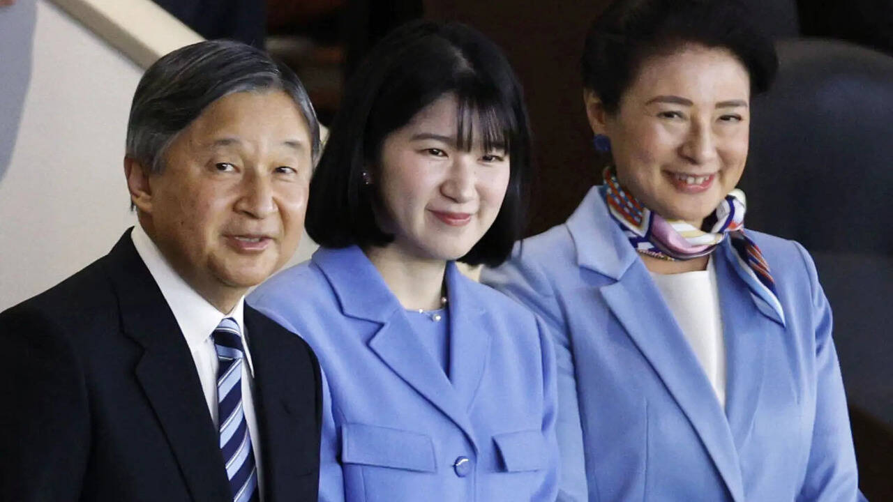 Japanese Emperor Naruhito and royal family attend World Baseball ...