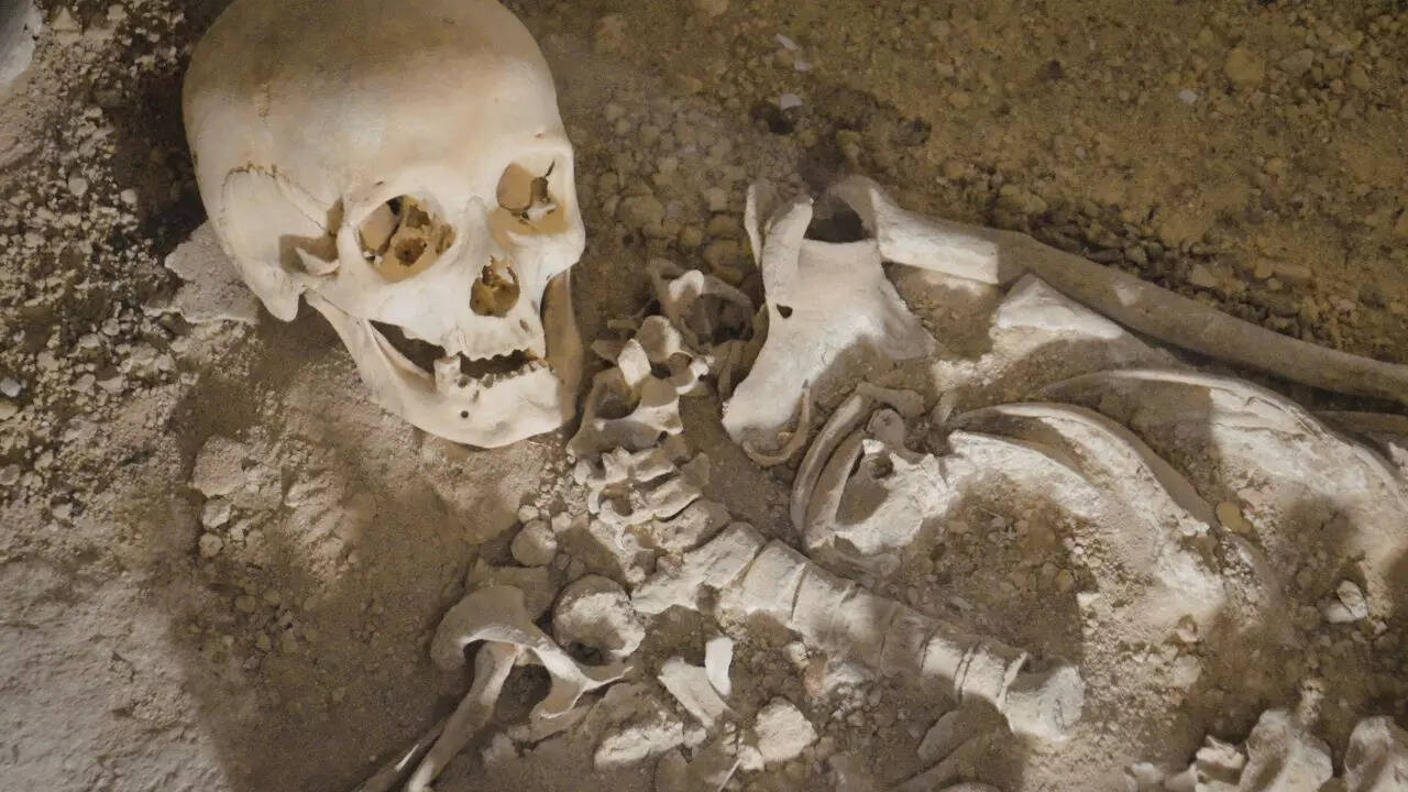 Ancient mystery uncovered in Italy: 2,600-year-old Etruscan tomb found ...