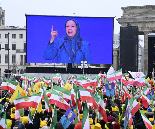Ali Safavi to Newsmax: Iranian regime 'on its last legs'