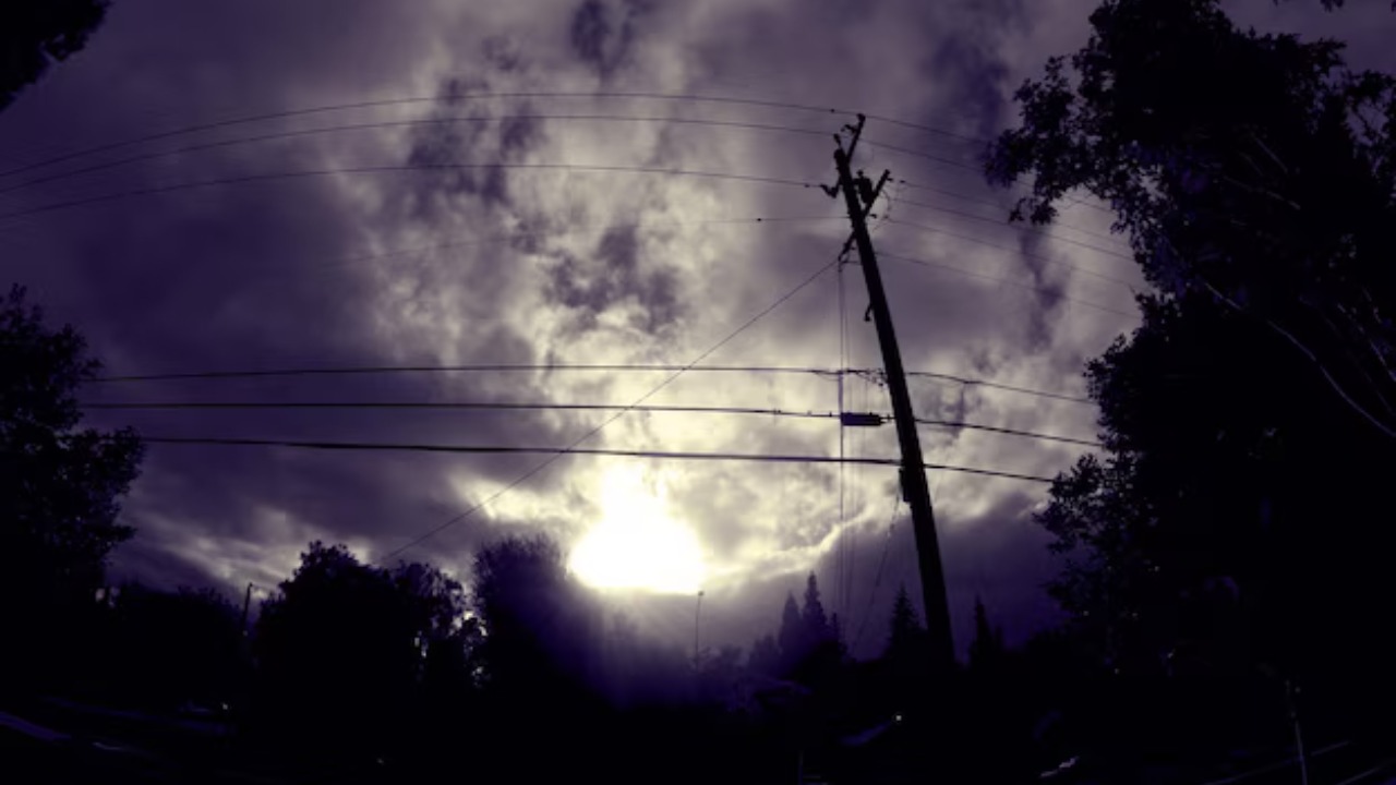 Power outages hit multiple Denver neighborhoods in sudden blackout wave
