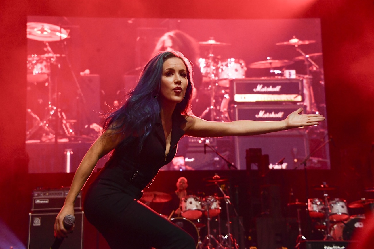 Entinen Arch Enemy -solisti Alissa White-Gluz esitteli uuden yhtyeensä ...