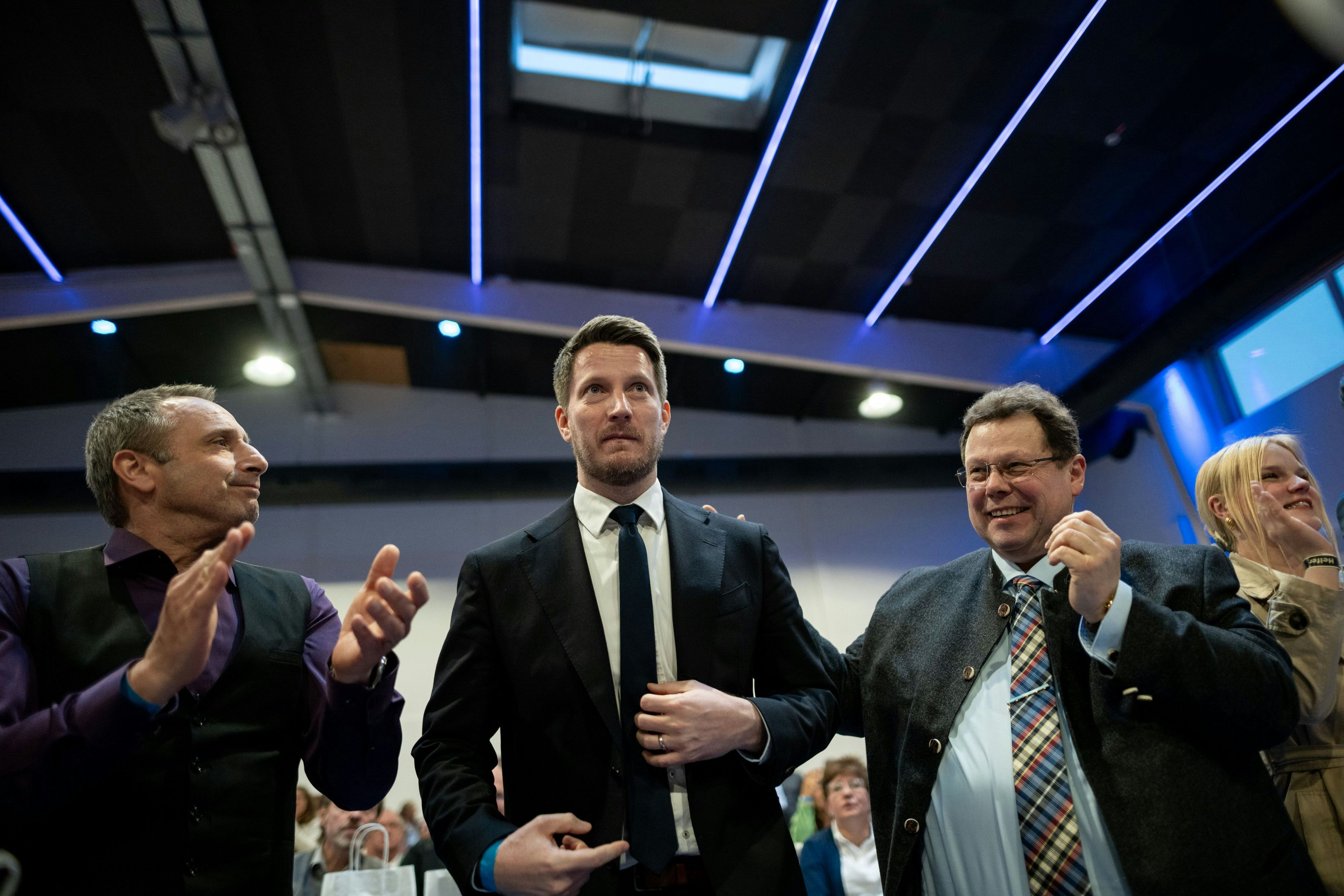 Buhrufe, Applaus, harte Vorwürfe: Machtkampf in AfD NRW eskaliert