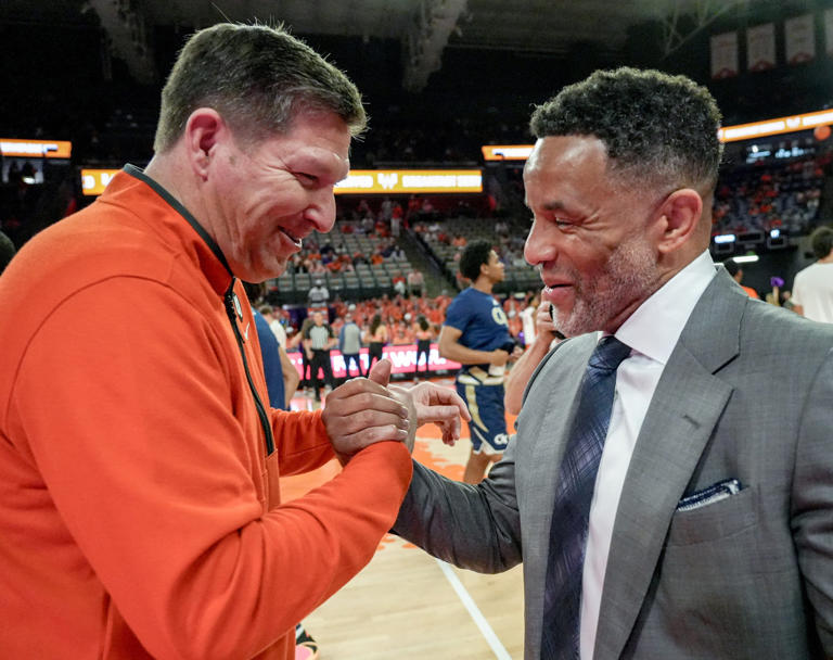 Clemson basketball offers 2028 shooting guard Brelyn Moses