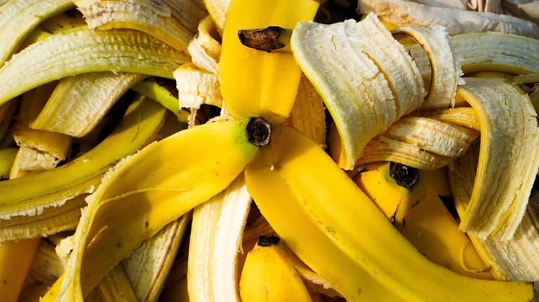 Don't toss that banana peel — use it to deodorize your smelly kitchen ...