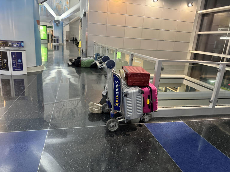 Delta Air Lines Passengers Sleep On The Floor And Left Stranded For ...