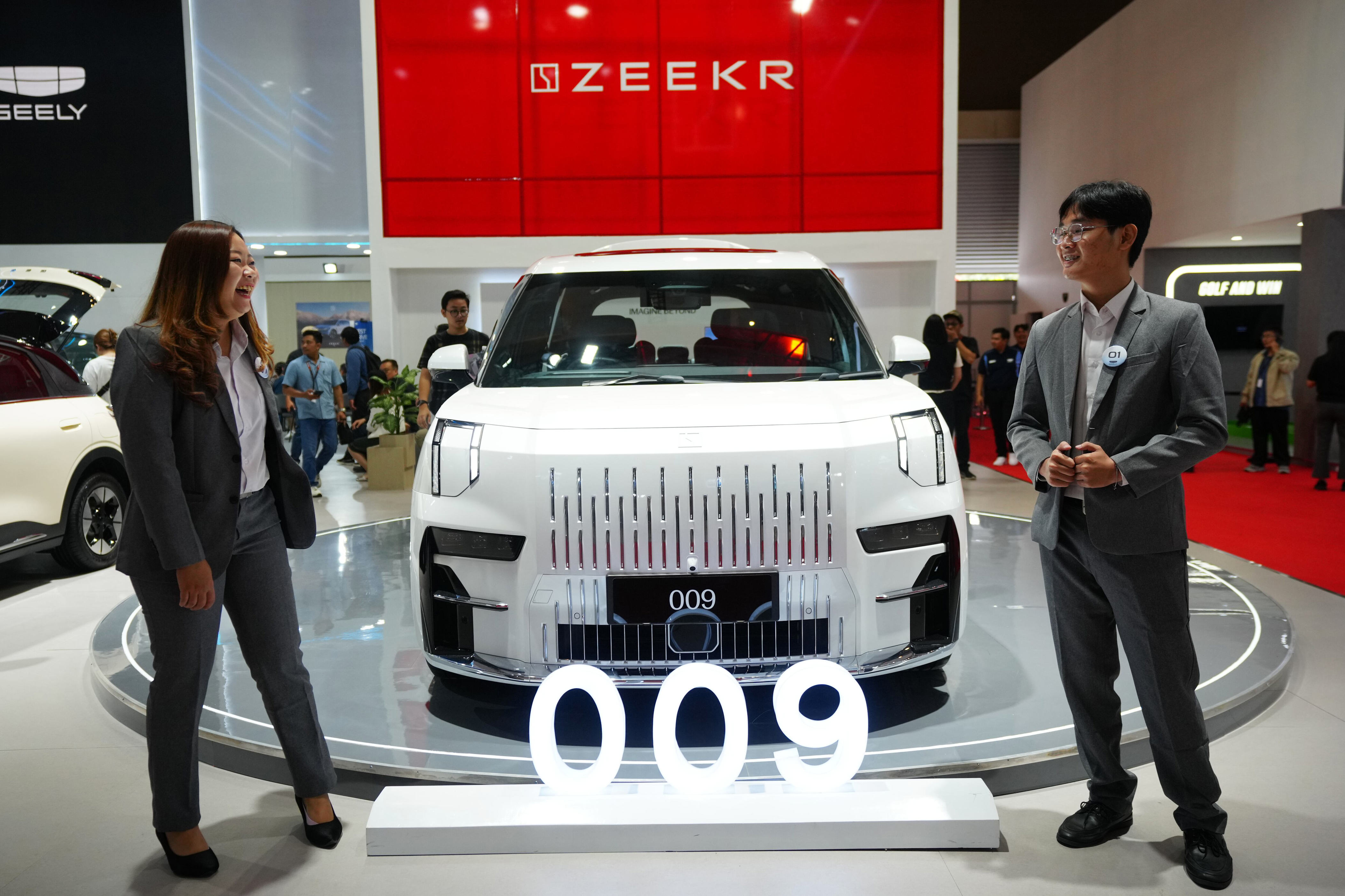 Geely Auto overtakes BYD in Chinese sales with hybrid, ICE strategy