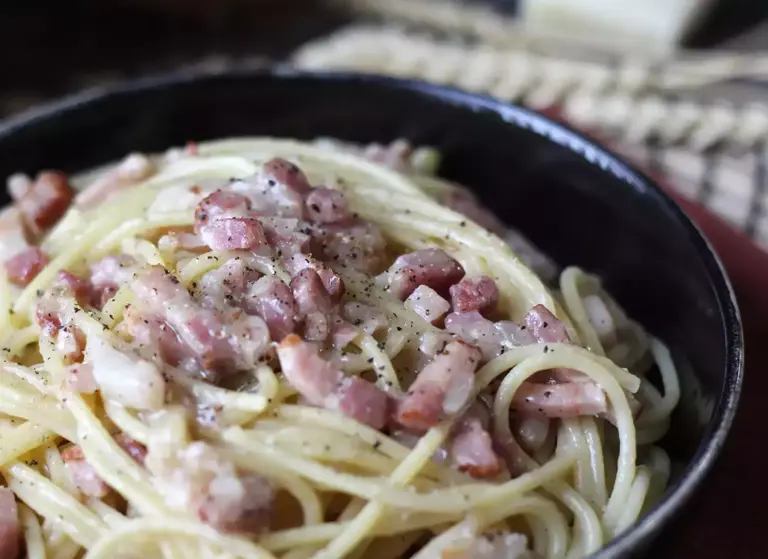 Pâtes aux lardons : faciles et économiques
