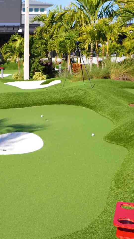 Lil Tiger Woods mini golf action at Popstroke