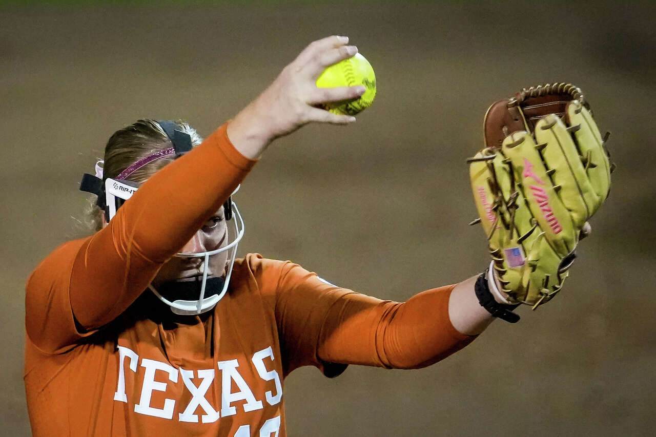 Texas softball: Hannah Wells stars at pitcher as UT completes sweep of ...