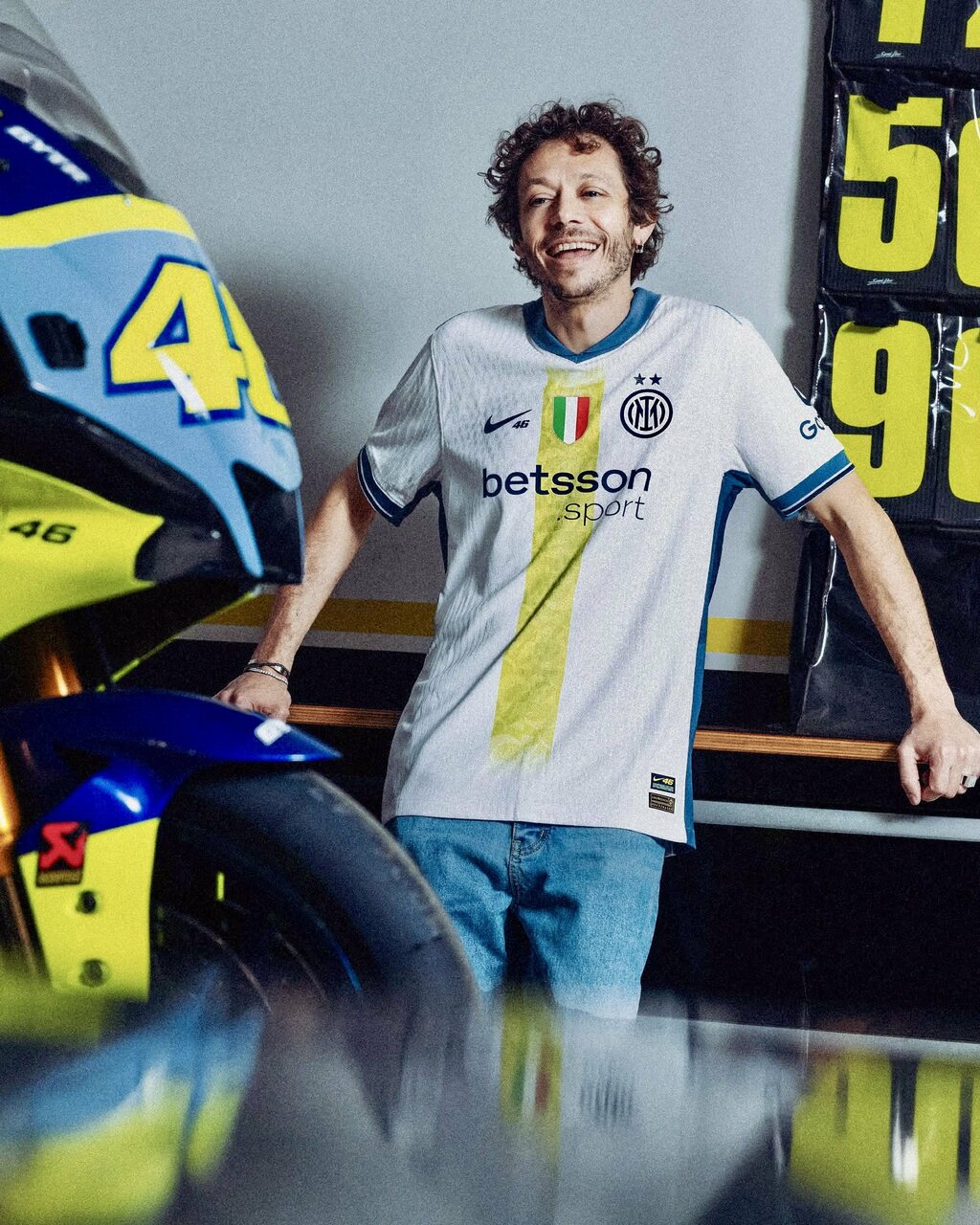 Milan-Inter, il derby dei vip: da Valentino Rossi a Sarah Toscano, da ...
