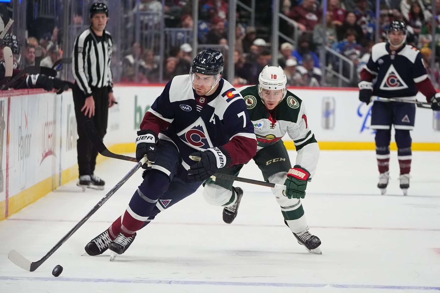 MacKinnon scores in shootout to lift Avalanche over Wild 3-2
