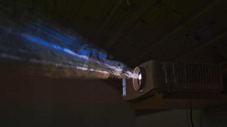 3 pros and 2 cons of replacing your TV with a projector