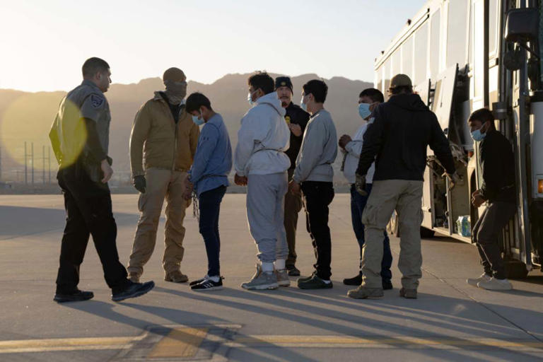 Hillary Clinton attacks Trump over migrant child detentions but husband ...
