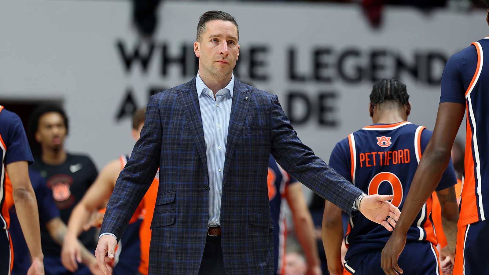 Steven Pearl staunchly defends Auburn basketball’s shaky NCAA ...